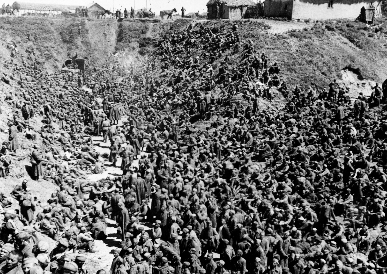 Soviet POWs on the Eastern Front, 1942 : Colorization